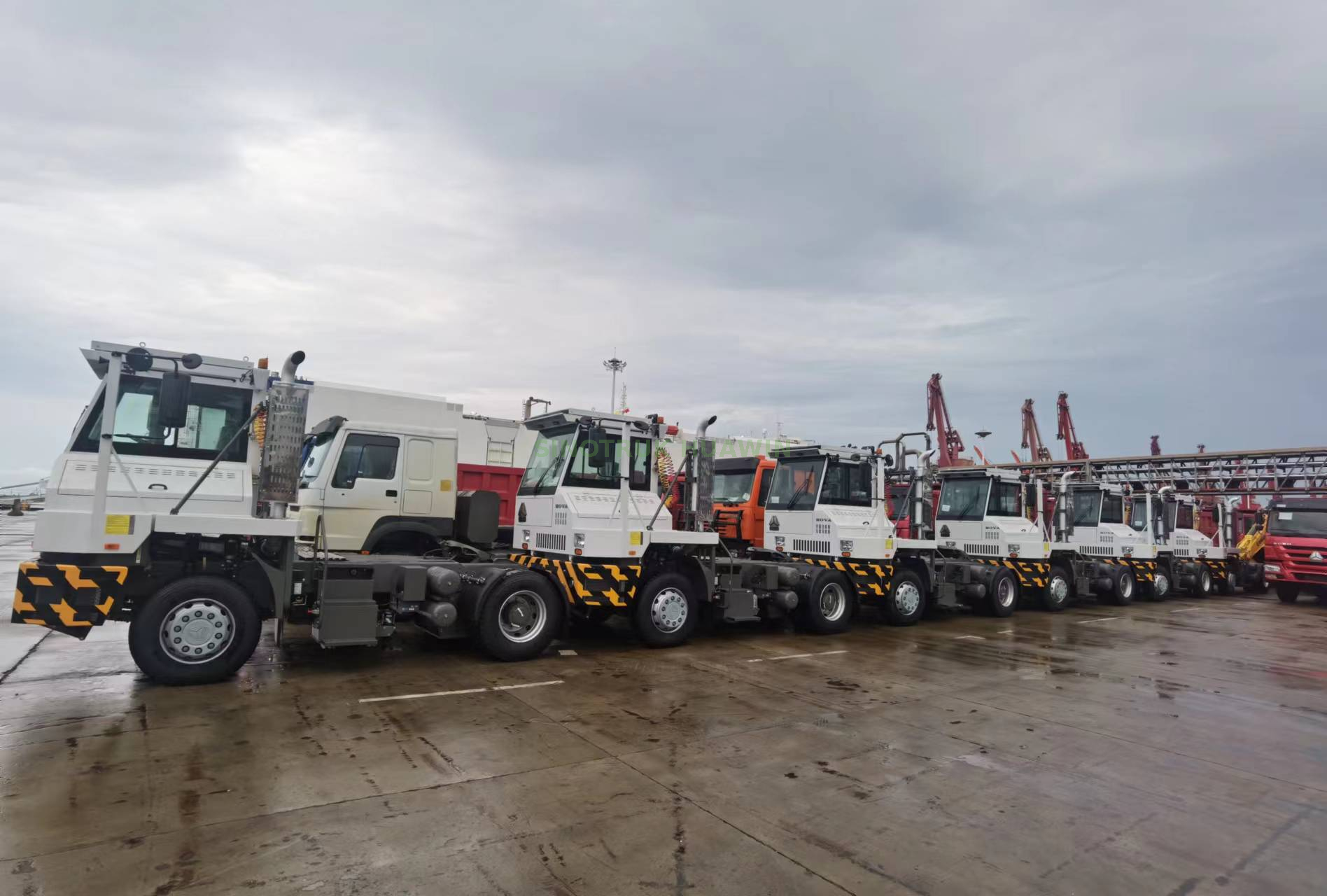 SINOTRUK Electric dock tractor truck